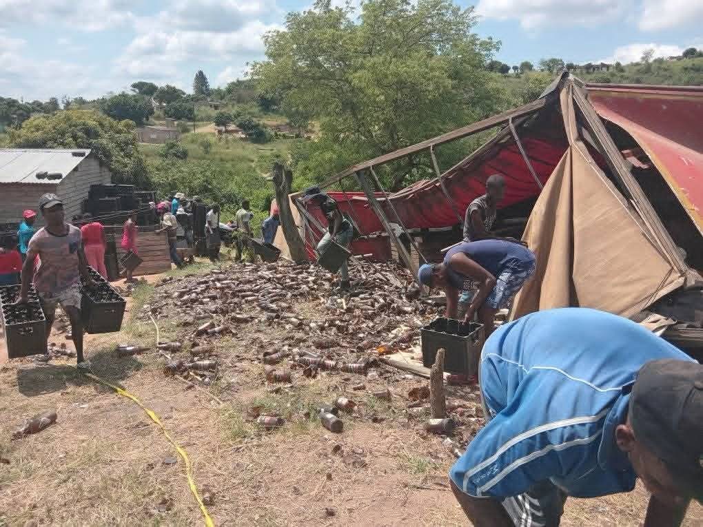 AN EMPTY SAB TRUCK OVERTURNED IN BUSHBUCKRIDGE - Sekororo News
